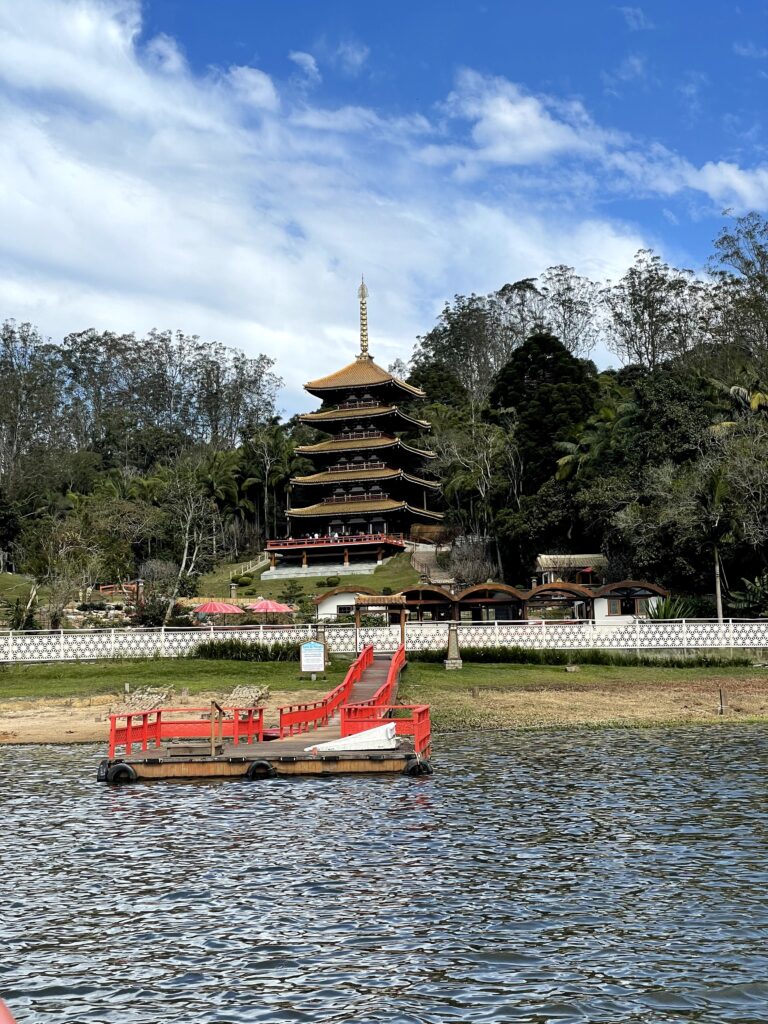 Torre Miroku: vale a pena visitar a maior torre japonesa do Brasil em ...